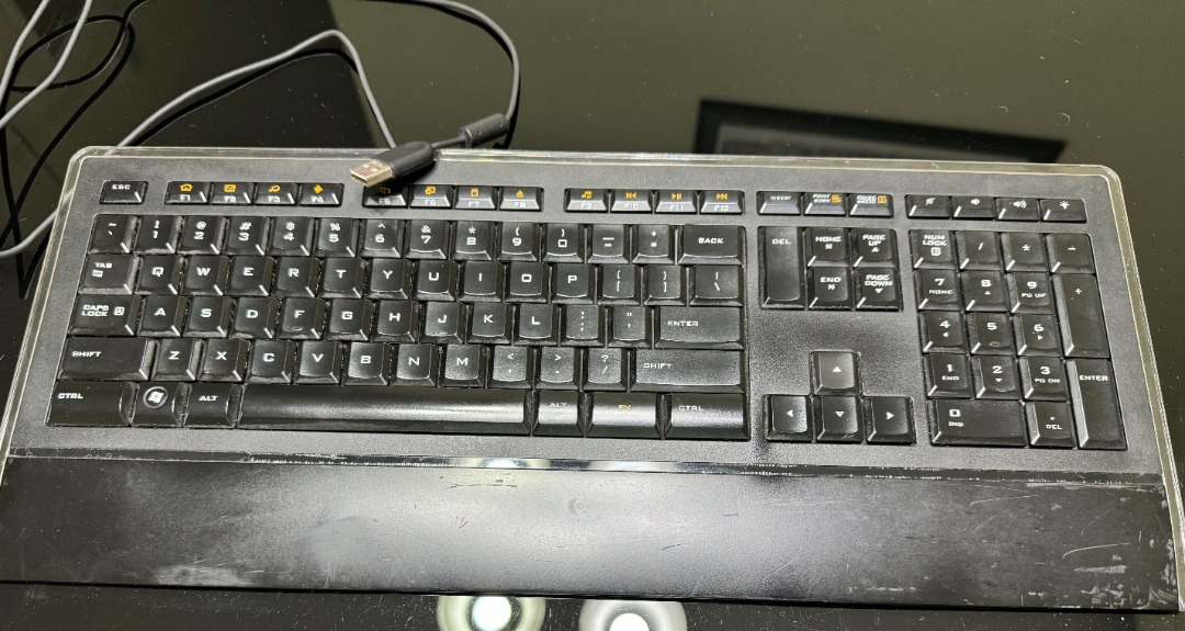 Logitech Illuminated Ultrathin Keyboard K740 with Laser-Etched Backlit ...