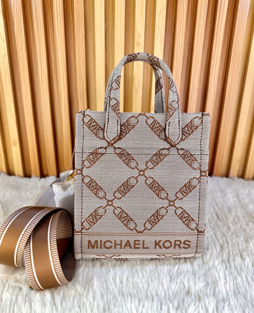 Michael Kors Gigi crossbody, Luxury, Bags & Wallets on Carousell