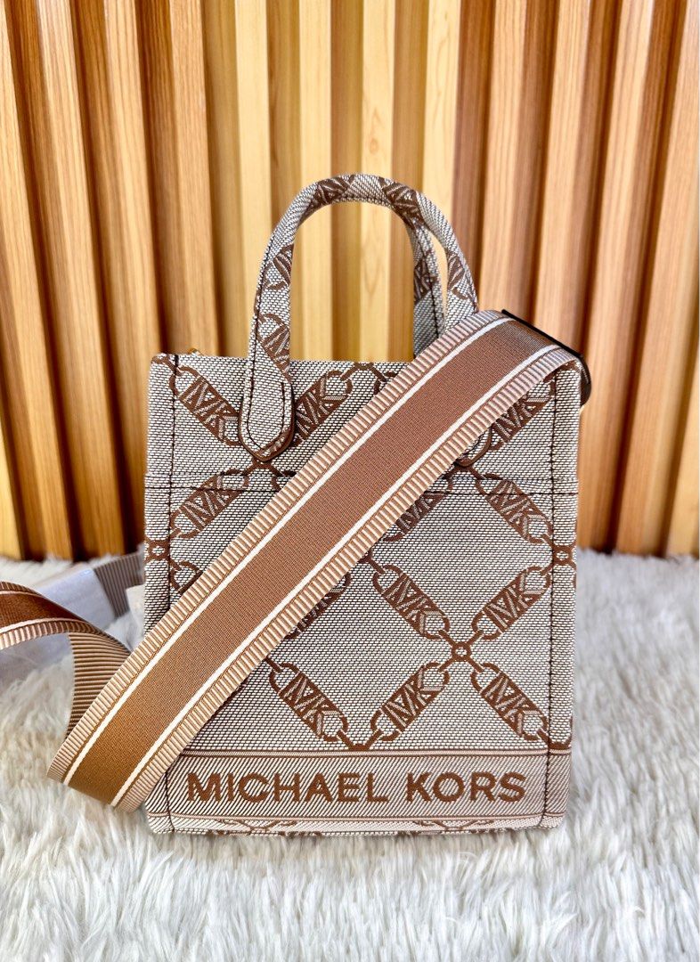 Michael Kors Gigi crossbody, Luxury, Bags & Wallets on Carousell