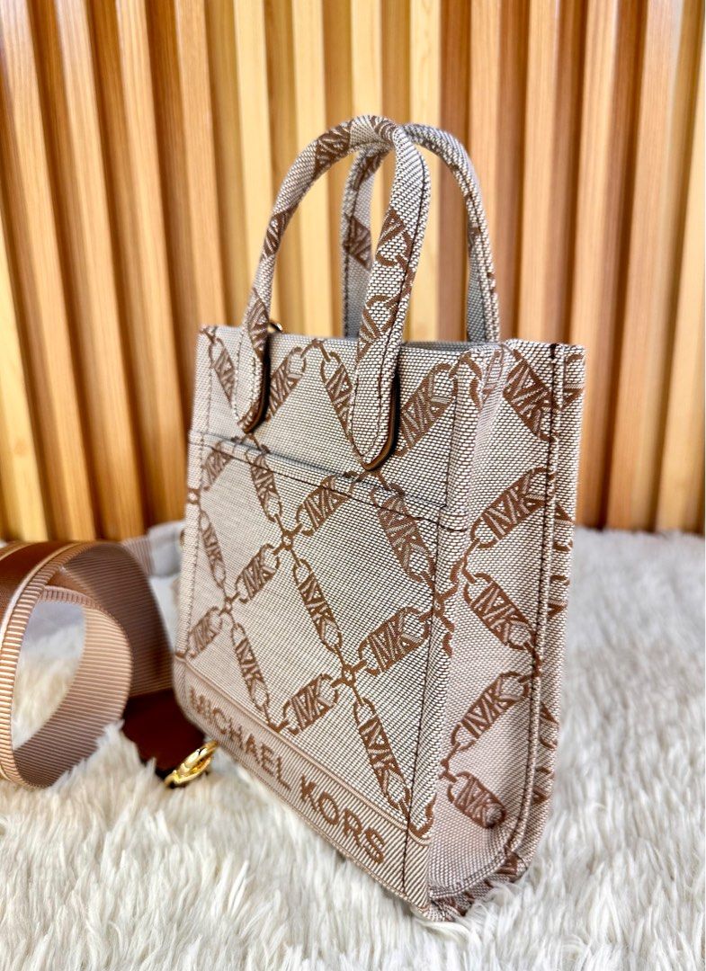 Michael Kors Gigi crossbody, Luxury, Bags & Wallets on Carousell