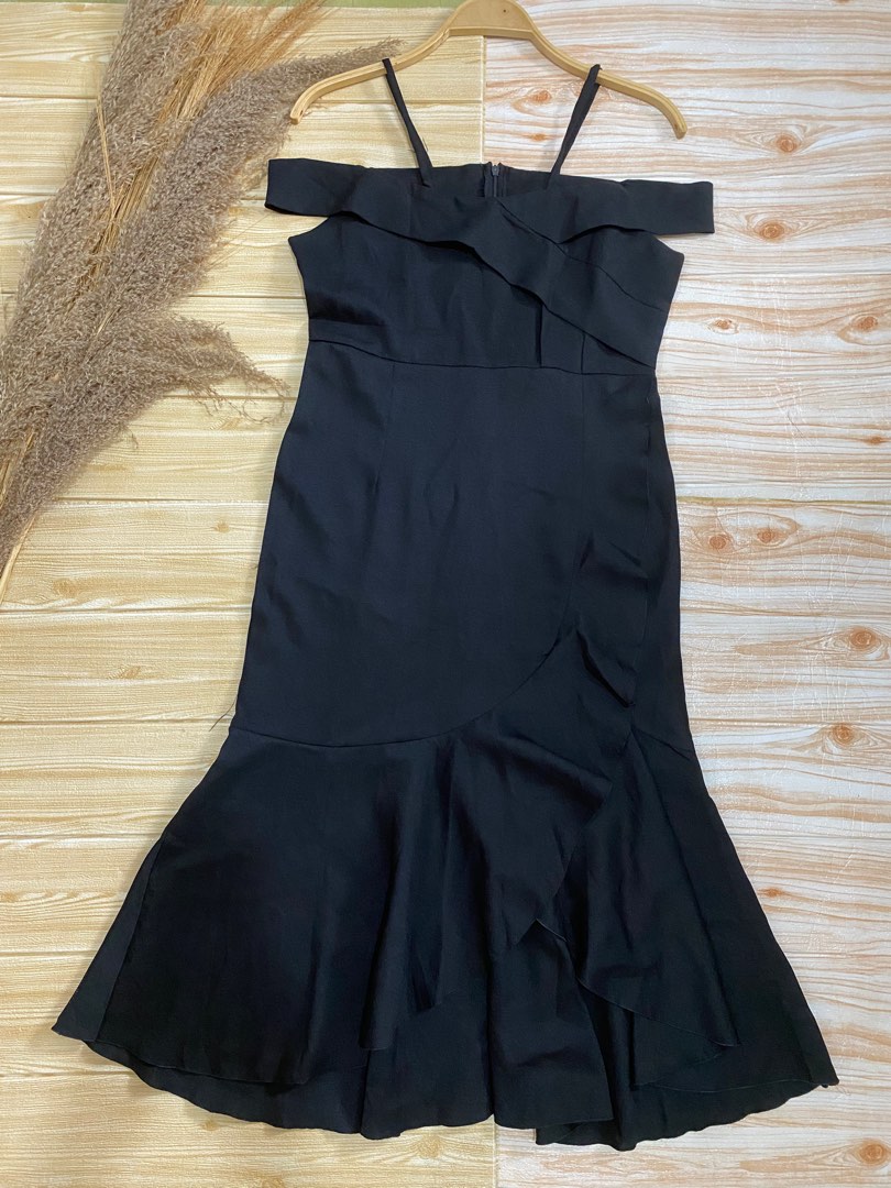 midi dress hitam, Fesyen Wanita, Pakaian Wanita, Gaun & Rok di Carousell
