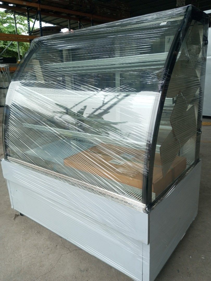 Sanden Cake Showcase Chiller, Food & Drinks, Chilled & Frozen Food on ...