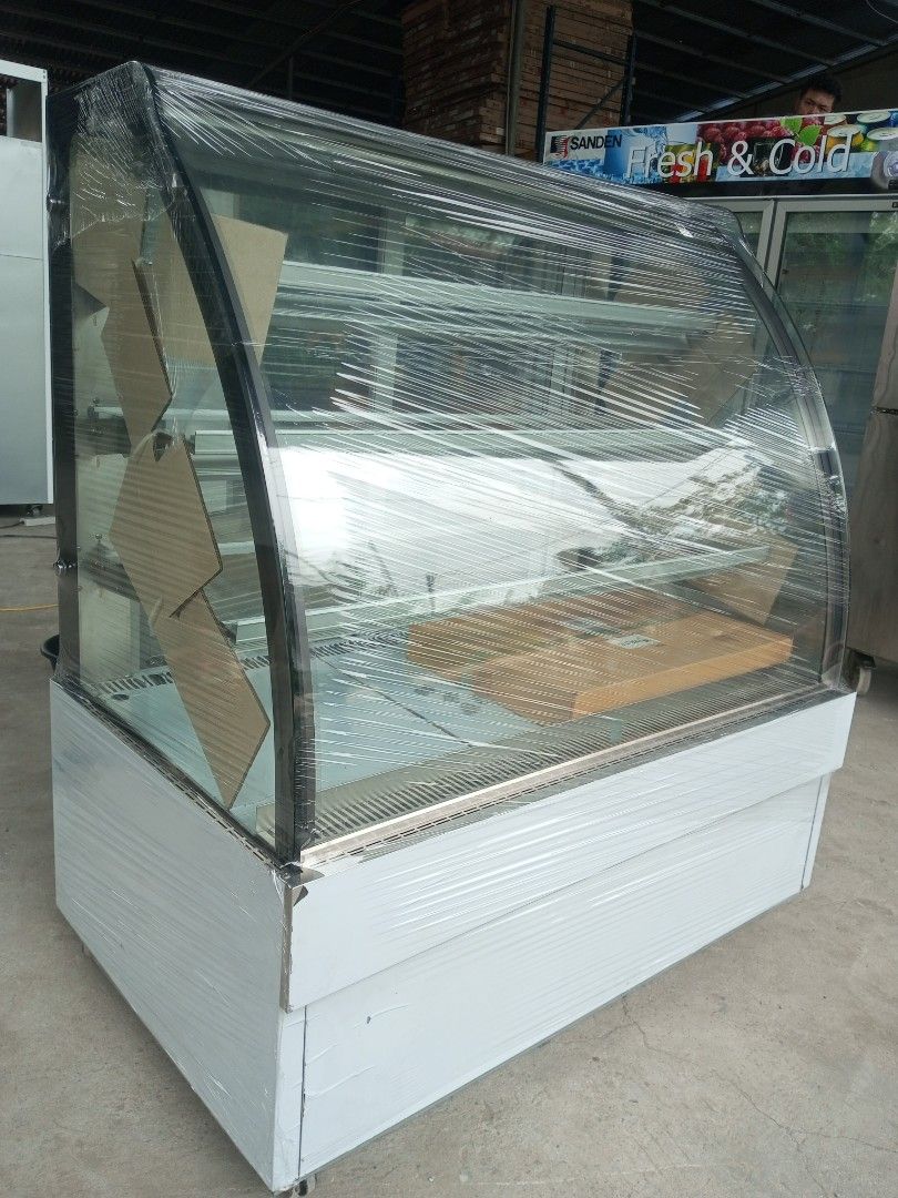 Sanden Cake Showcase Chiller, Food & Drinks, Chilled & Frozen Food on ...