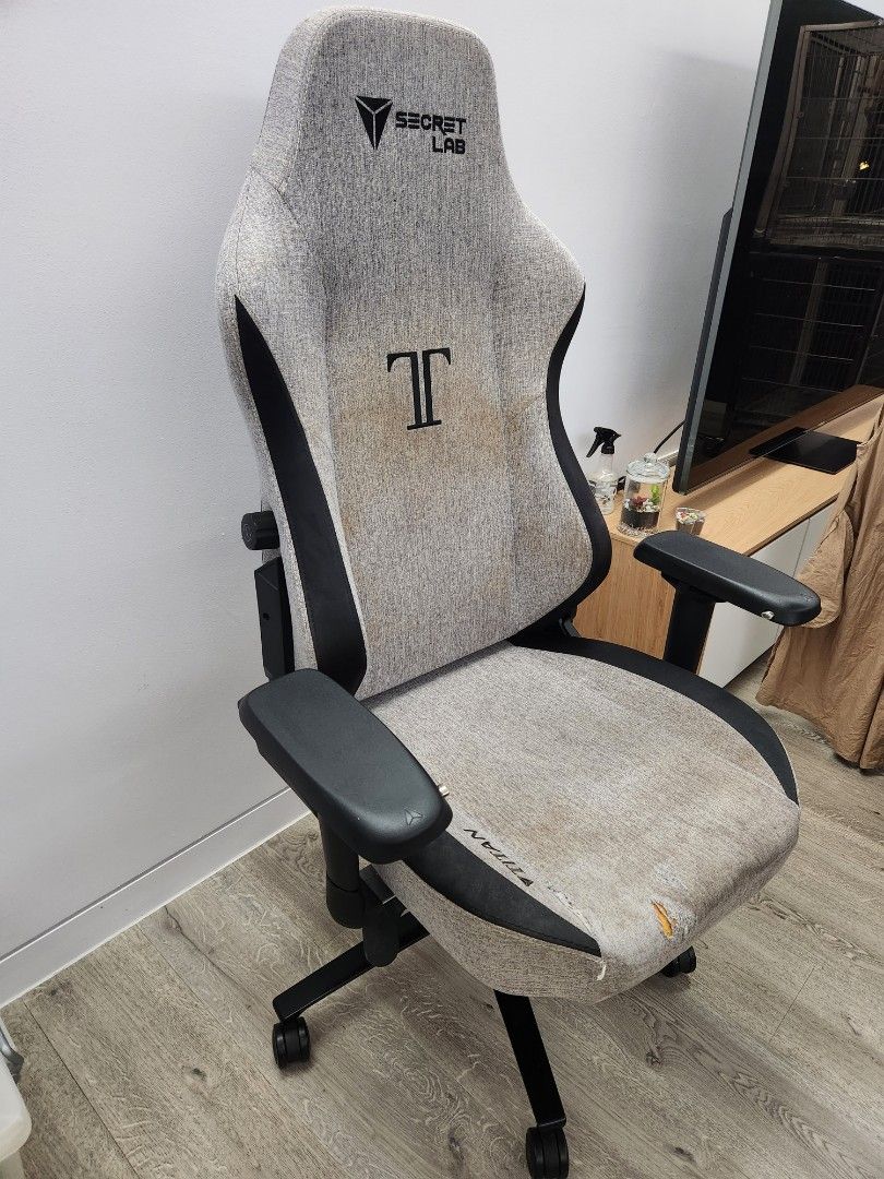 Secretlab TITAN Gaming Chair, Furniture & Home Living, Furniture ...