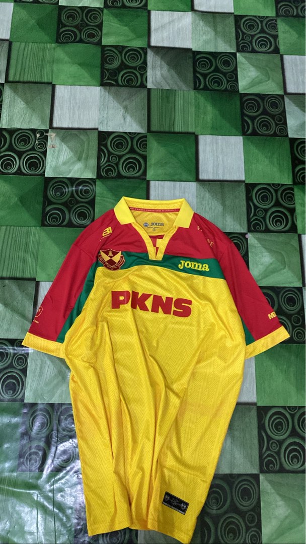 Selangor player issue home 2021, Men's Fashion, Activewear on Carousell