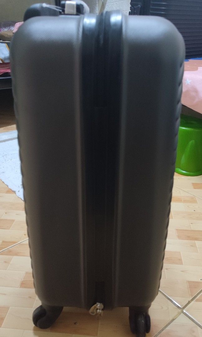 Speedo 7 kilo HandCarry Luggage, Hobbies & Toys, Travel, Luggage on ...