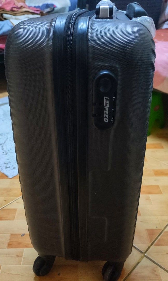 Speedo 7 kilo HandCarry Luggage, Hobbies & Toys, Travel, Luggage on ...