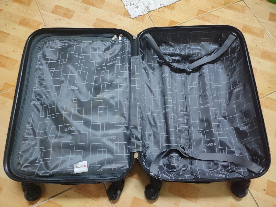 Speedo 7 kilo HandCarry Luggage, Hobbies & Toys, Travel, Luggage on ...