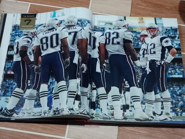 SPORTS ILLUSTRATED FOOTBALL'S GREATEST COFFEE TABLE BOOK, Hobbies ...