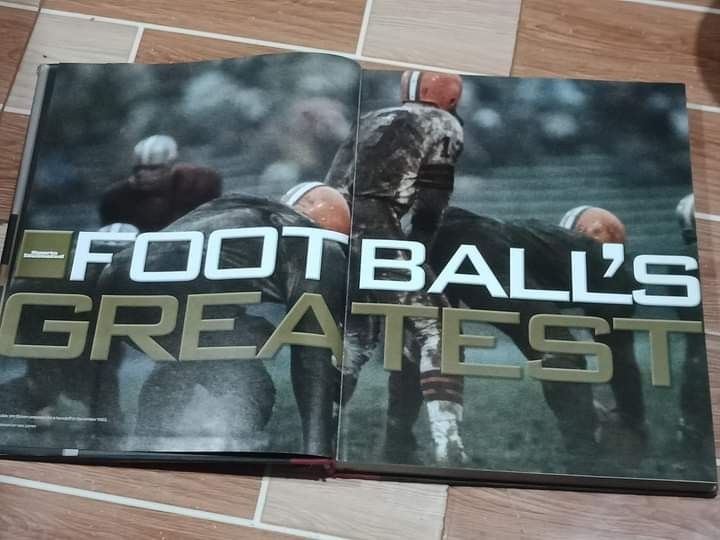 SPORTS ILLUSTRATED FOOTBALL'S GREATEST COFFEE TABLE BOOK, Hobbies ...