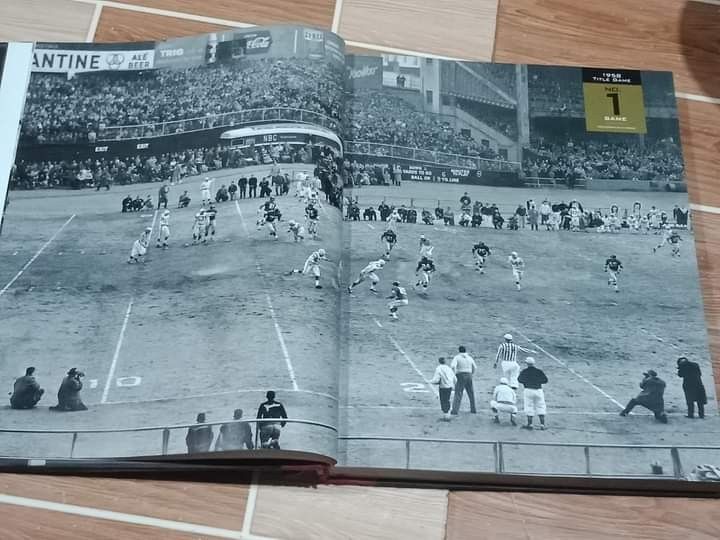 SPORTS ILLUSTRATED FOOTBALL'S GREATEST COFFEE TABLE BOOK, Hobbies ...