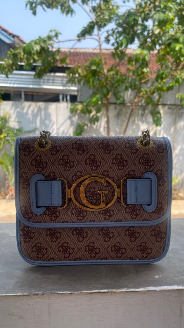 Tas guess, Fesyen Wanita, Tas & Dompet di Carousell