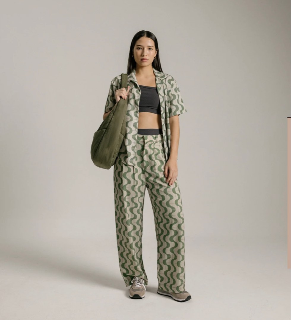 TPB studio resort shirt heat wave, Women's Fashion, Tops, Shirts on Carousell