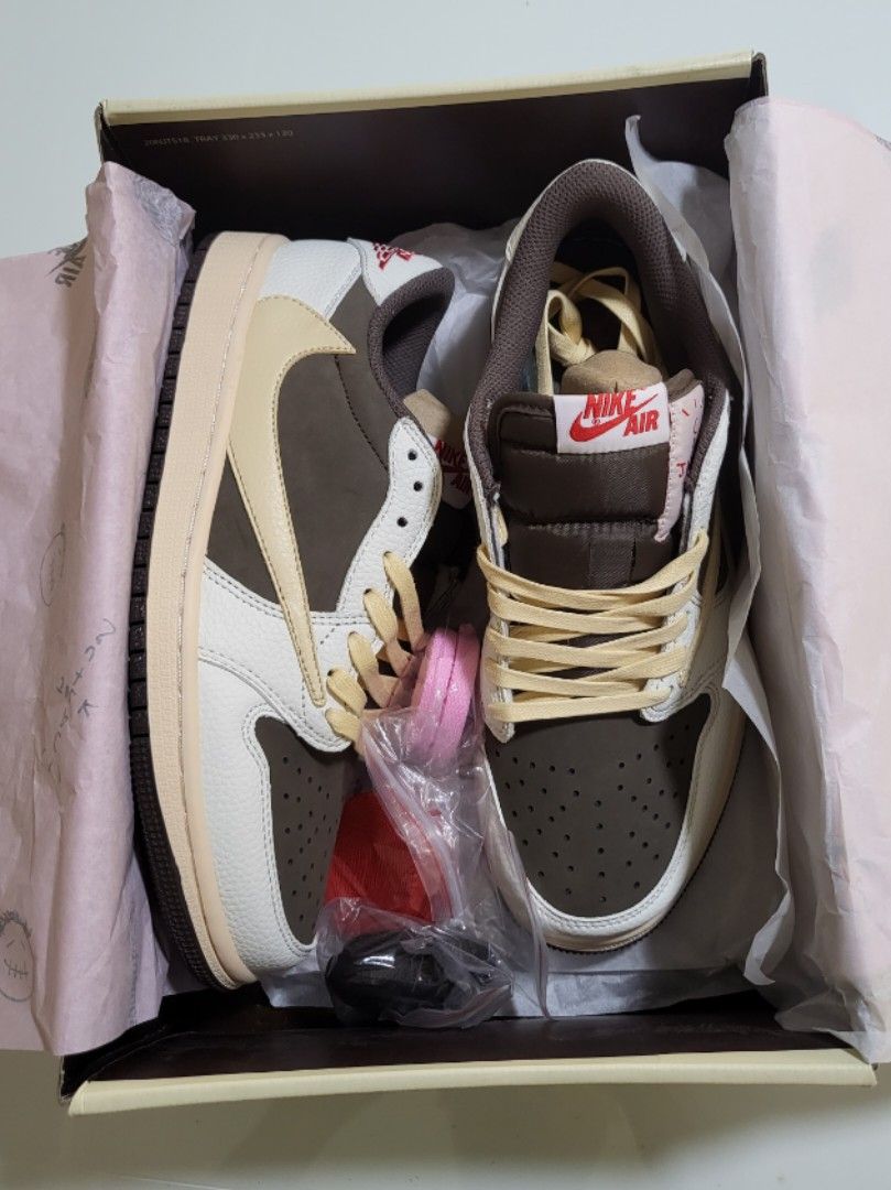 Travis Scott Reverse Mocha - Jordan, Men's Fashion, Footwear, Sneakers ...