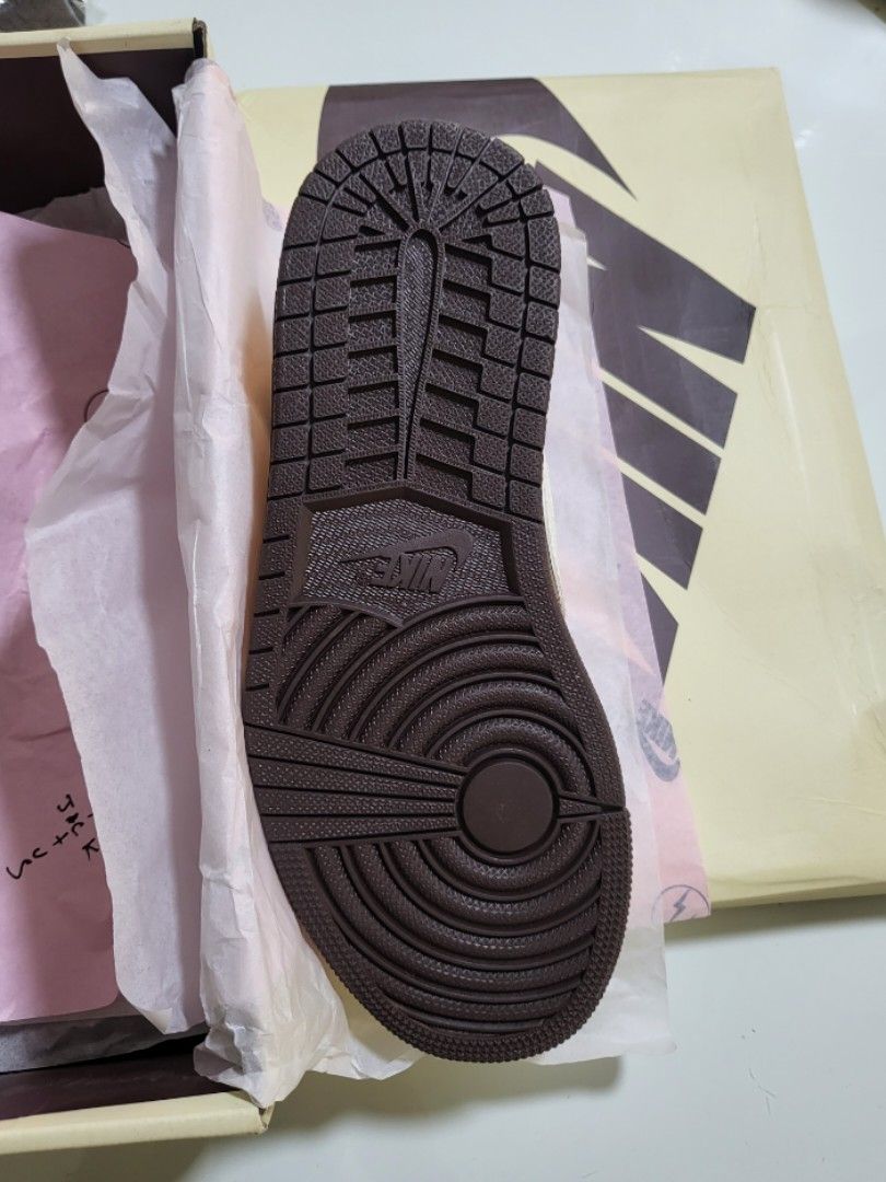 Travis Scott Reverse Mocha - Jordan, Men's Fashion, Footwear, Sneakers ...