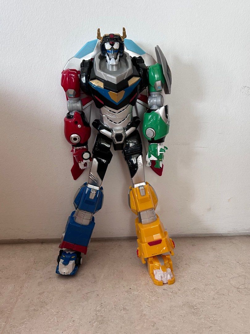 Voltron transformer toy, Hobbies & Toys, Toys & Games on Carousell