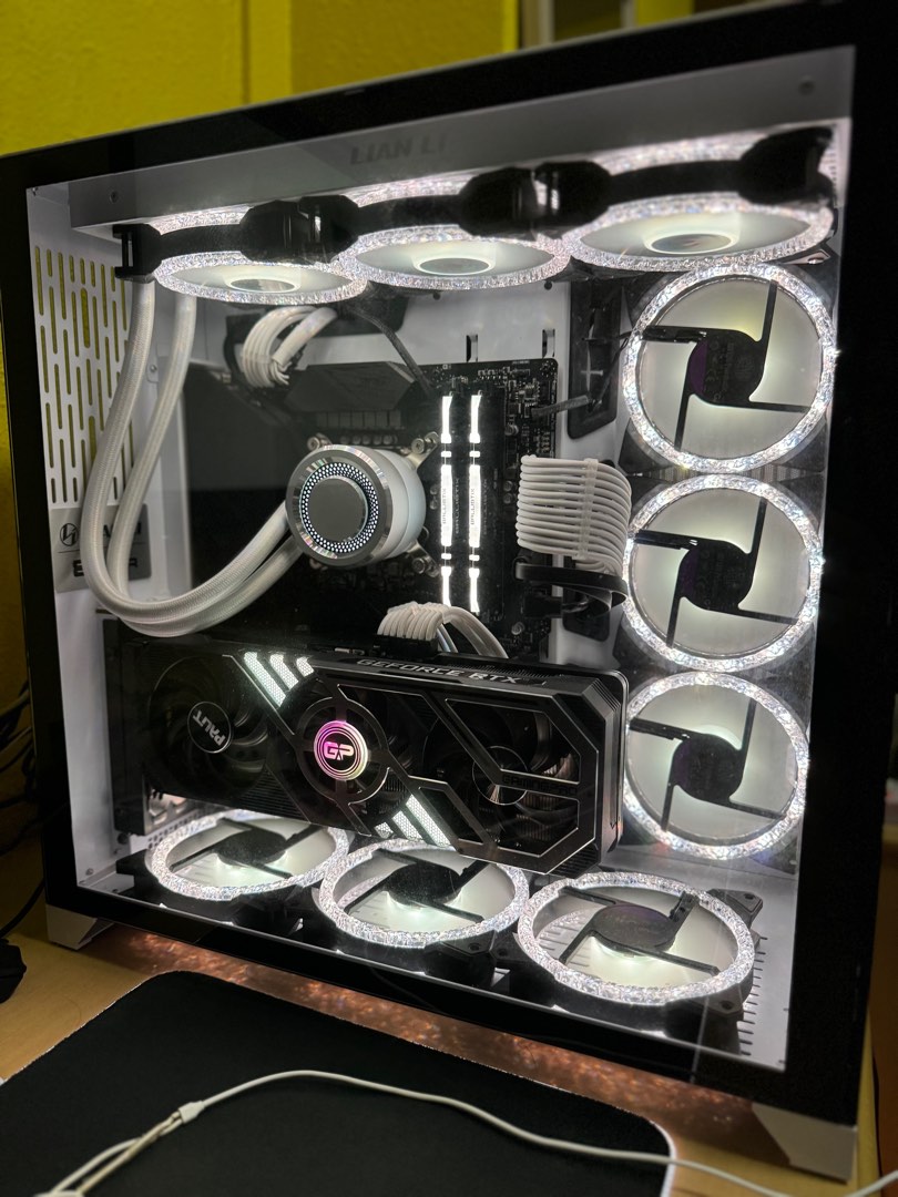 White lian li O11 Dynamic case, Computers & Tech, Desktops on Carousell