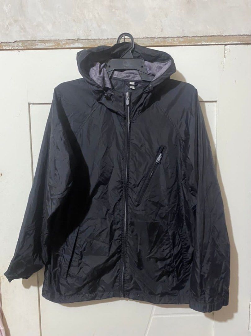 Windbraker Uniqlo, Men's Fashion, Activewear on Carousell