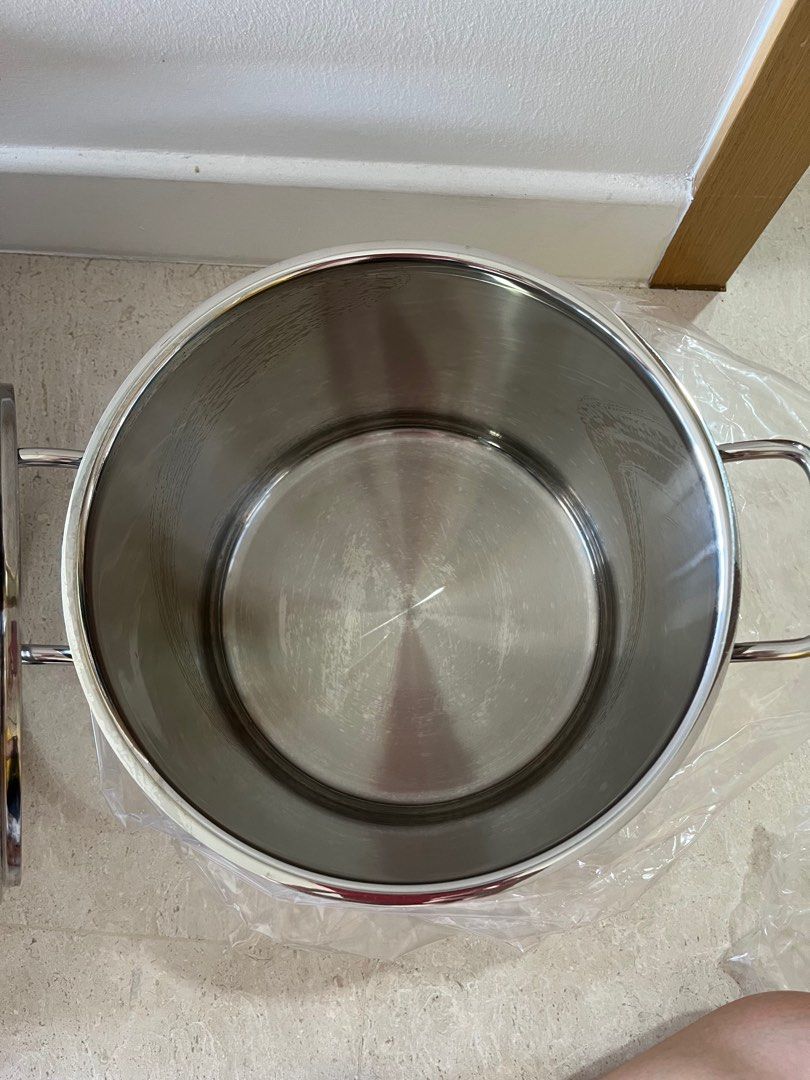 WMF pot, TV & Home Appliances, Kitchen Appliances, Cookers on Carousell