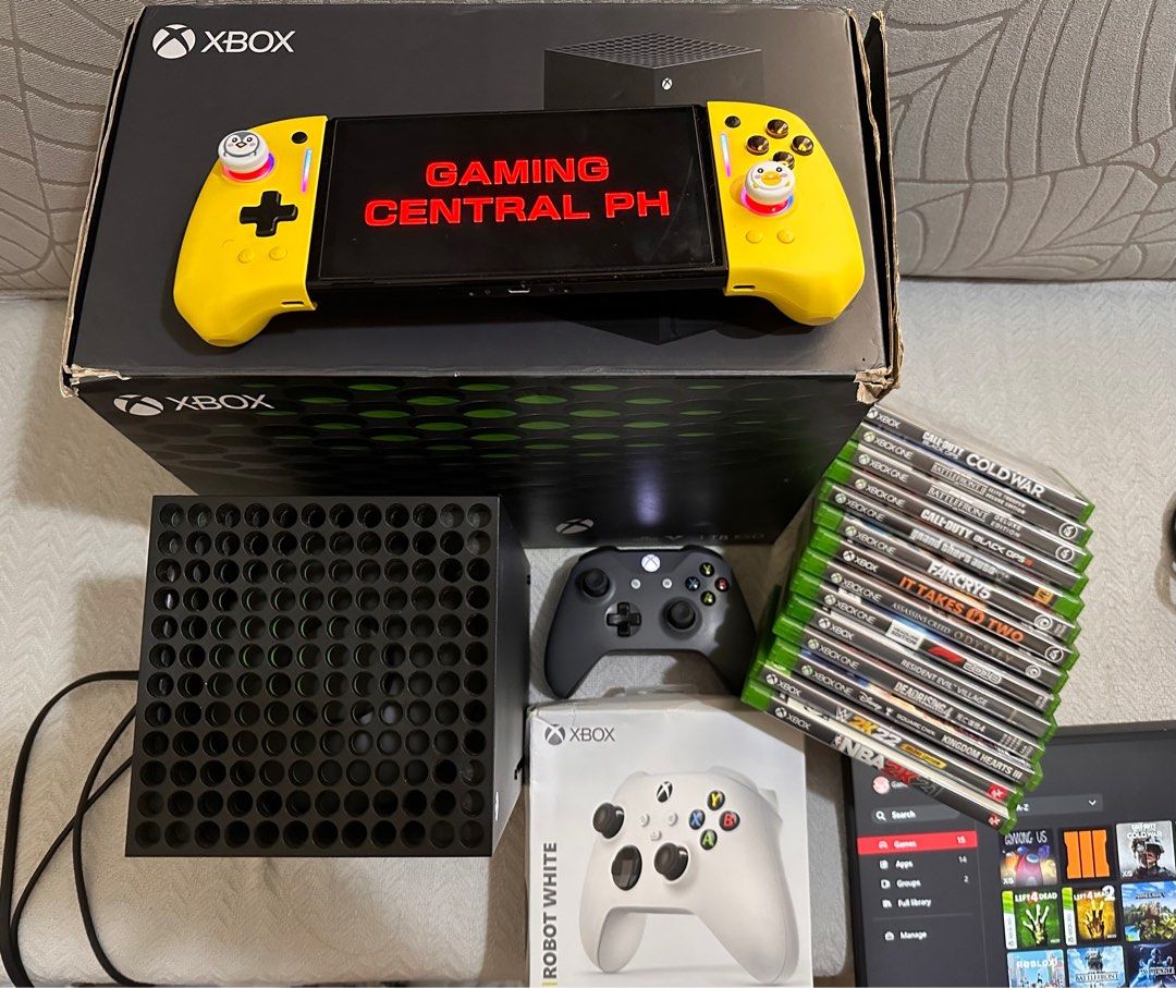 Xbox Series X Bundle (11 physical games and 2 controllers), Video ...