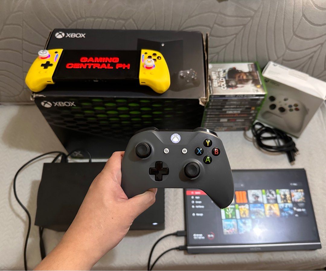 Xbox Series X Bundle (11 physical games and 2 controllers), Video ...