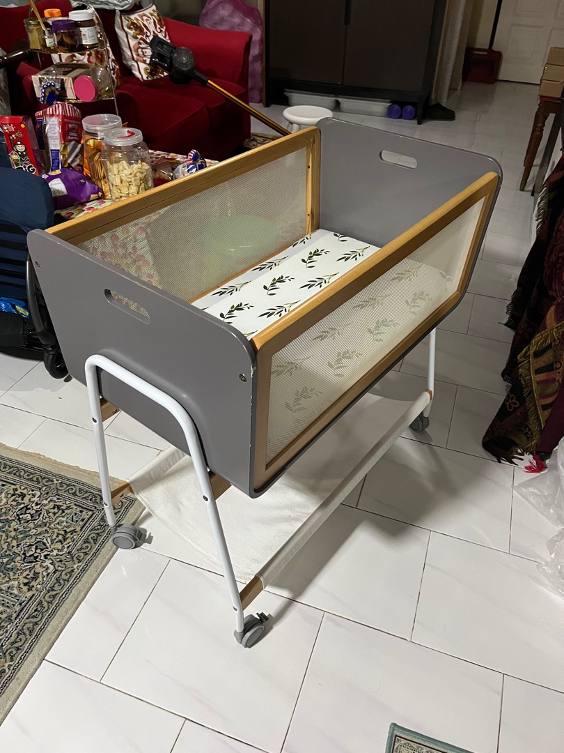 Yamatoya lili wagon baby crib, Babies & Kids, Baby Nursery & Kids ...