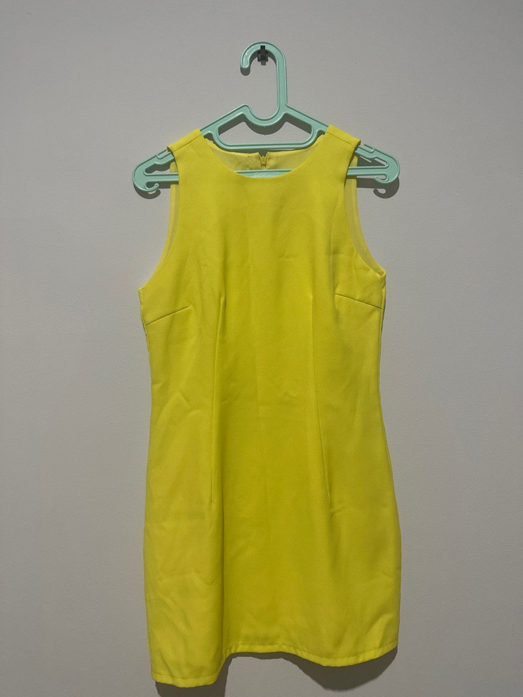 Yellow Mini Dress, Fesyen Wanita, Pakaian Wanita, Gaun & Rok di Carousell