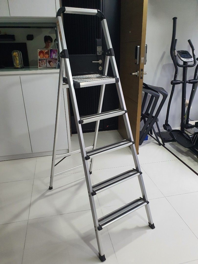 5 steps Ladder, Furniture & Home Living, Home Improvement ...