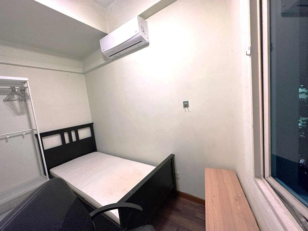A Few Common Rooms & Pocket Room(1 Pax) Big Window, Aircon:2 Big Baths ...