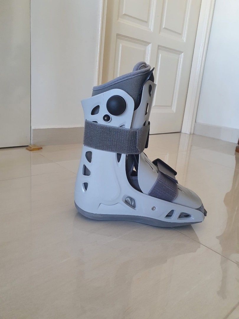 Airboot Aircast, Health & Nutrition, Medical Supplies & Tools on Carousell