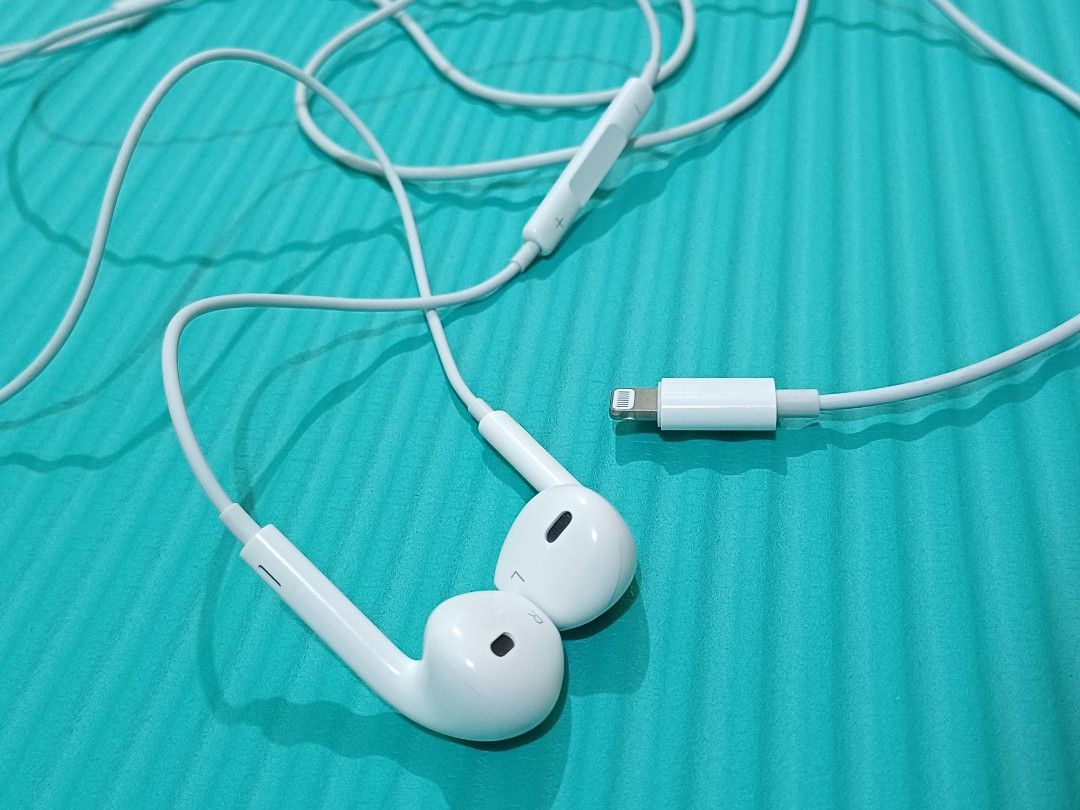 Apple Earphones Earpods Lightning, Audio, Earphones on Carousell