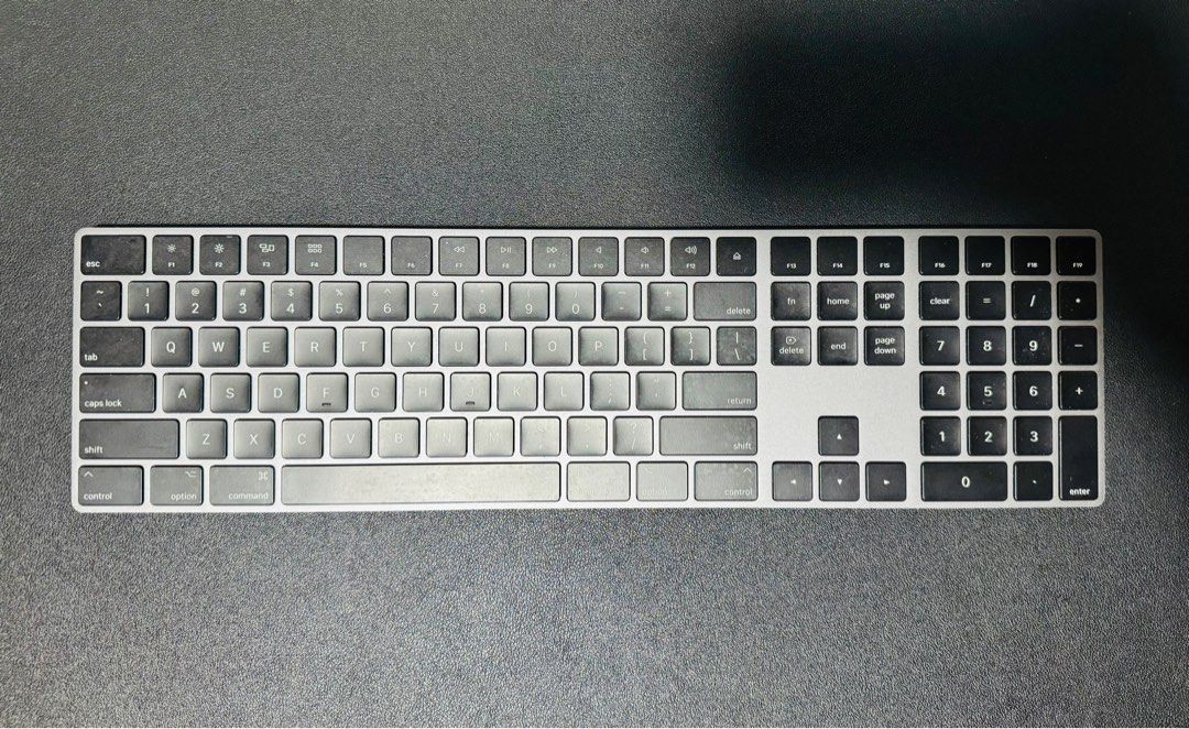 Apple Magic Keyboard with Num Keypad, Computers & Tech, Parts ...