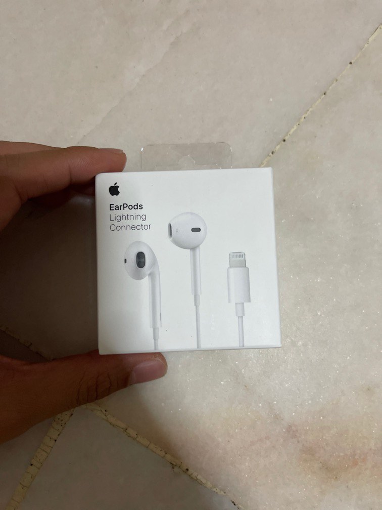 Apple Original wired EarPods, Audio, Earphones on Carousell