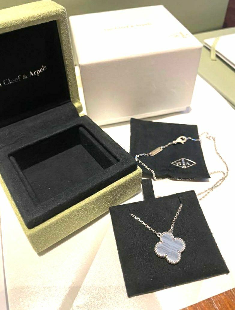 AUTHENTIC VAN CLEEF ARPELS NECKLACE - WITH JAPAN CERT & STORE RECEIPT ...