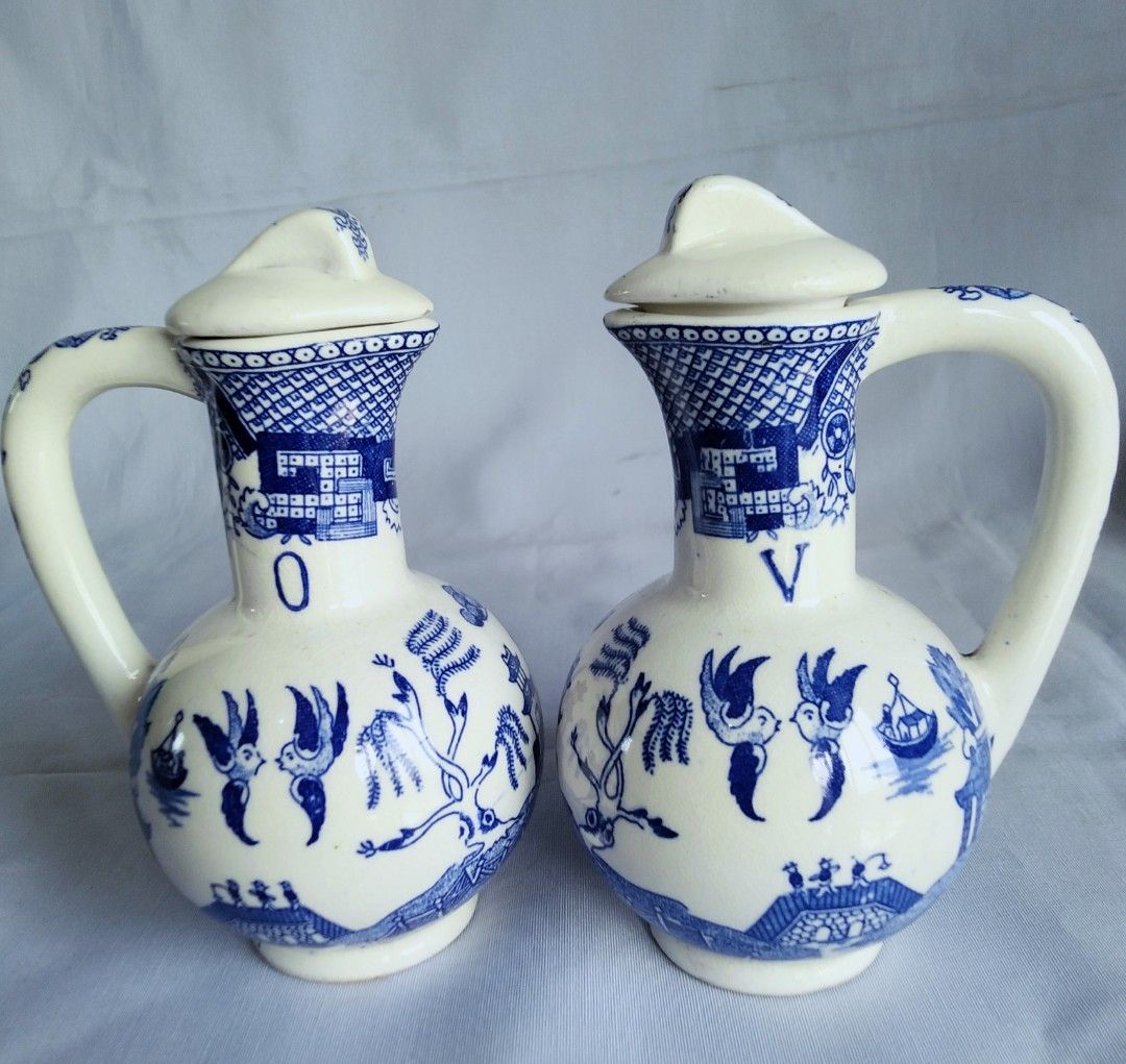 Blue Willow Japan Cruets and Shakers ( (1950's), Hobbies & Toys ...