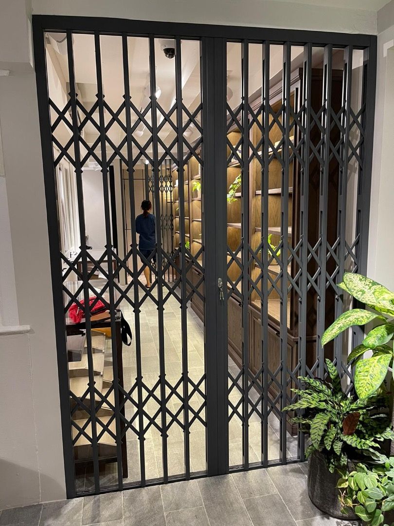 Collapsible Traditional Scissors Gate, Furniture & Home Living ...