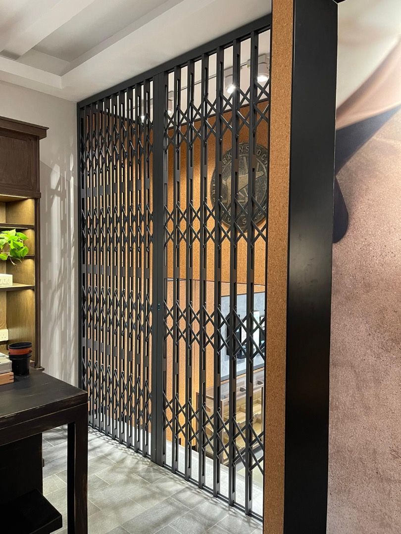 Collapsible Traditional Scissors Gate, Furniture & Home Living ...