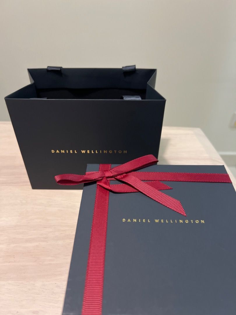 Daniel Wellington Apple Watch Case Silver, Men's Fashion, Watches ...