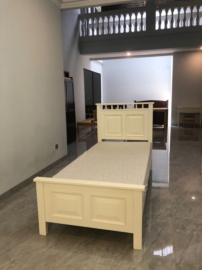 Divan Dipan Kasur Minimalis Putih Tempat Tidur Minimalis Jepang Solid ...