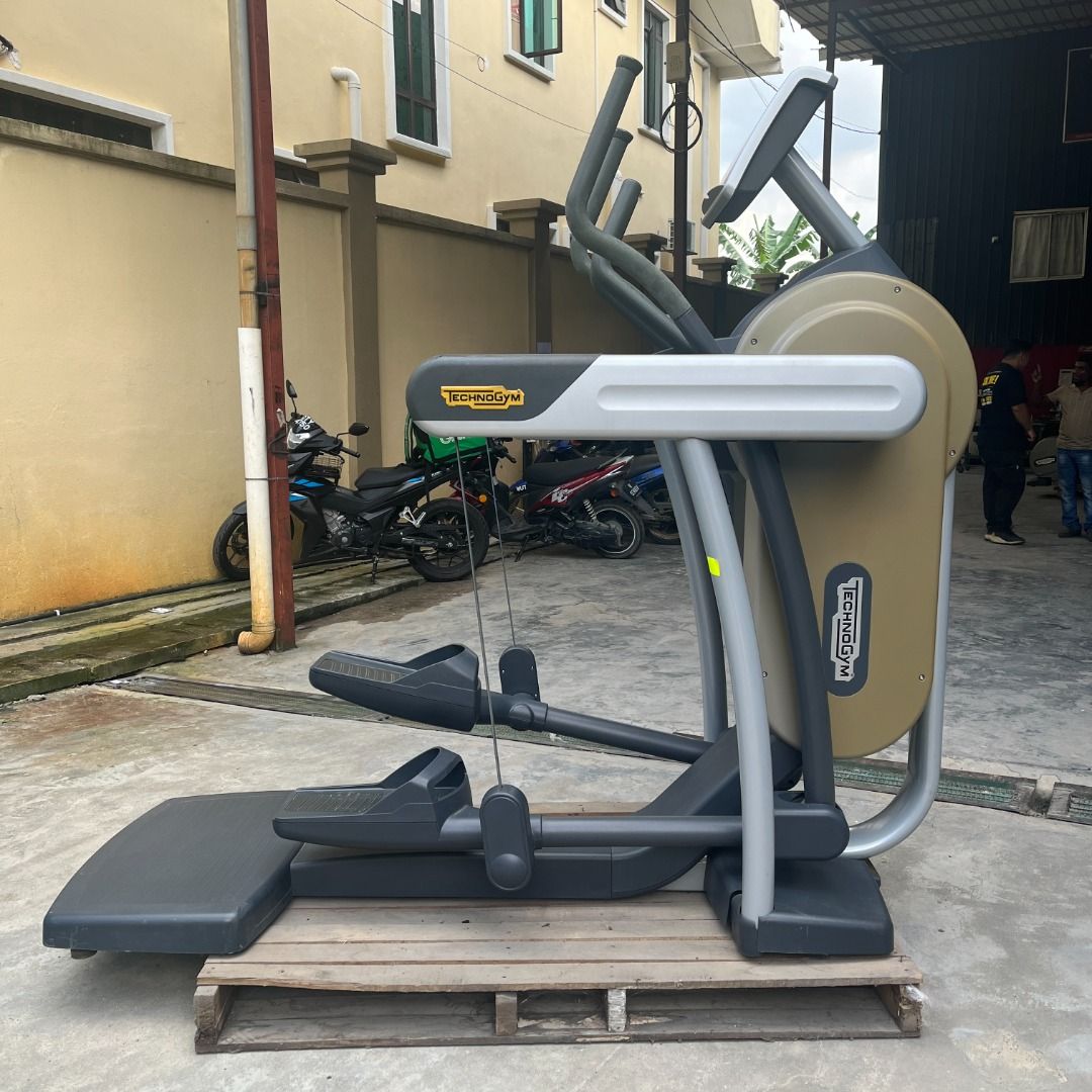 ELLIPTICAL EXERCISE TECHNOGYM VARIO, Sports Equipment, Other Sports ...