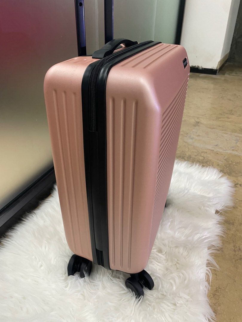 Flantigan 20 inch luggage 38 x 21 x 53cm, 興趣及遊戲, 旅行, 旅遊 - 旅行必需品及用品 ...