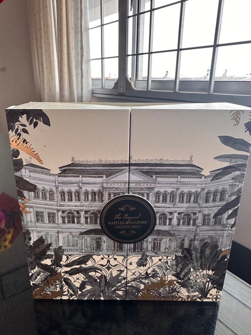 Free raffles mooncake box, Everything Else on Carousell