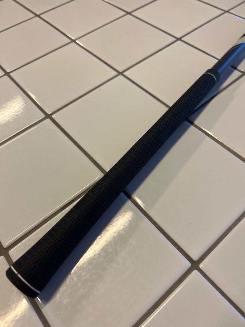 Graphite 6/7 Iron 100, Sports Equipment, Sports & Games, Golf on Carousell