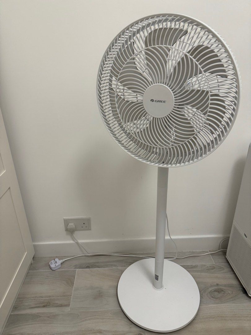 GREE stand fan座地風扇 3檔, 傢俬＆家居, 燈飾及風扇, 風扇 - Carousell