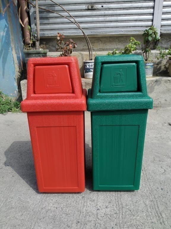 Hooded trash bin 15L, Furniture & Home Living, Cleaning & Homecare ...