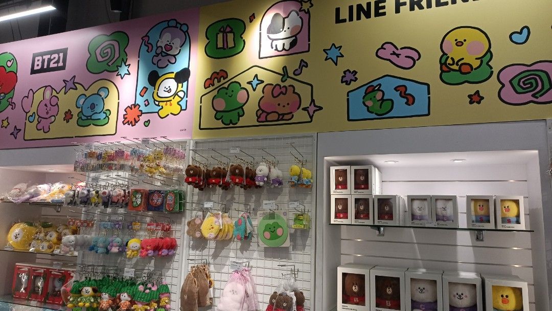 htb line friends pop up store, Hobbies & Toys, Memorabilia ...