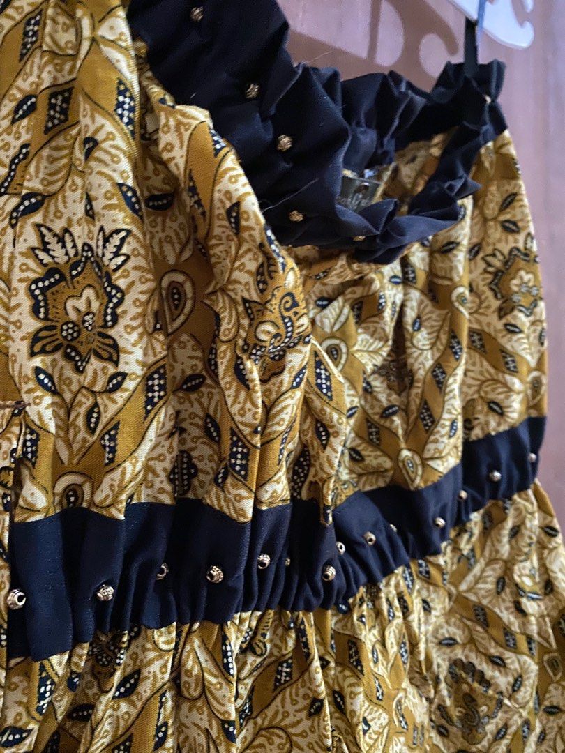 Kemben batik, Fesyen Wanita, Pakaian Wanita, Gaun & Rok di Carousell