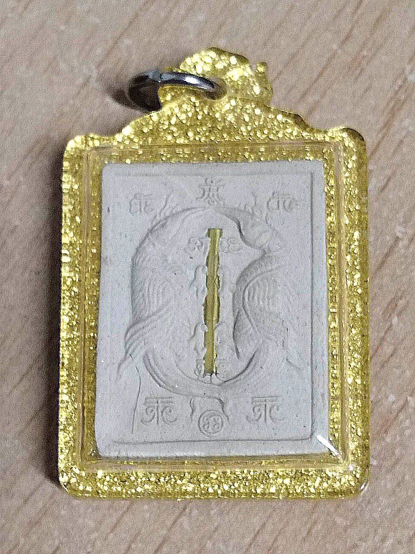 Kruba Baeng Twin Salika B.E 2548 With Wealth Fetching Yants (Super Rare!) Price Able To Nego ...