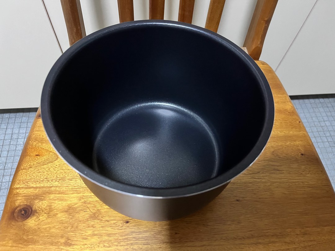 La Gourmet 22cm non stick inner pot for 4L pressure cooker, TV & Home ...