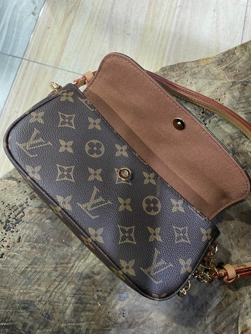 LV IVY WALLET ON CHAIN, Luxury, Bags & Wallets on Carousell